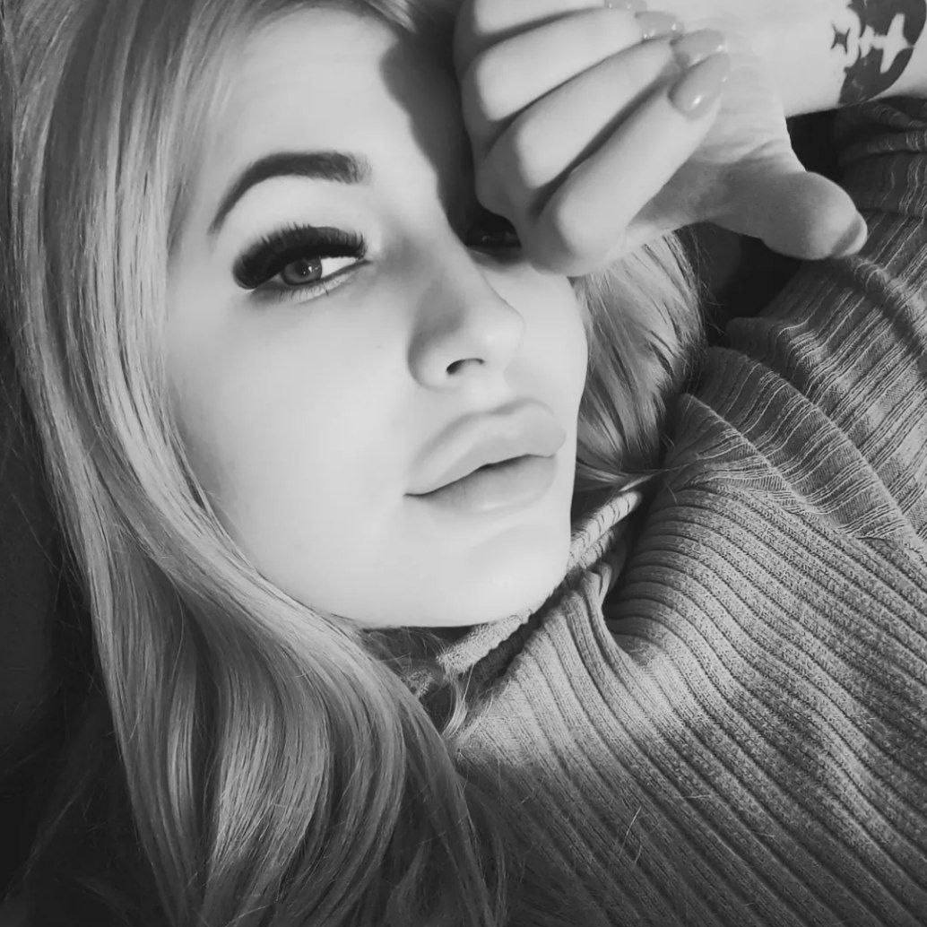 Femlola Social Manyvids