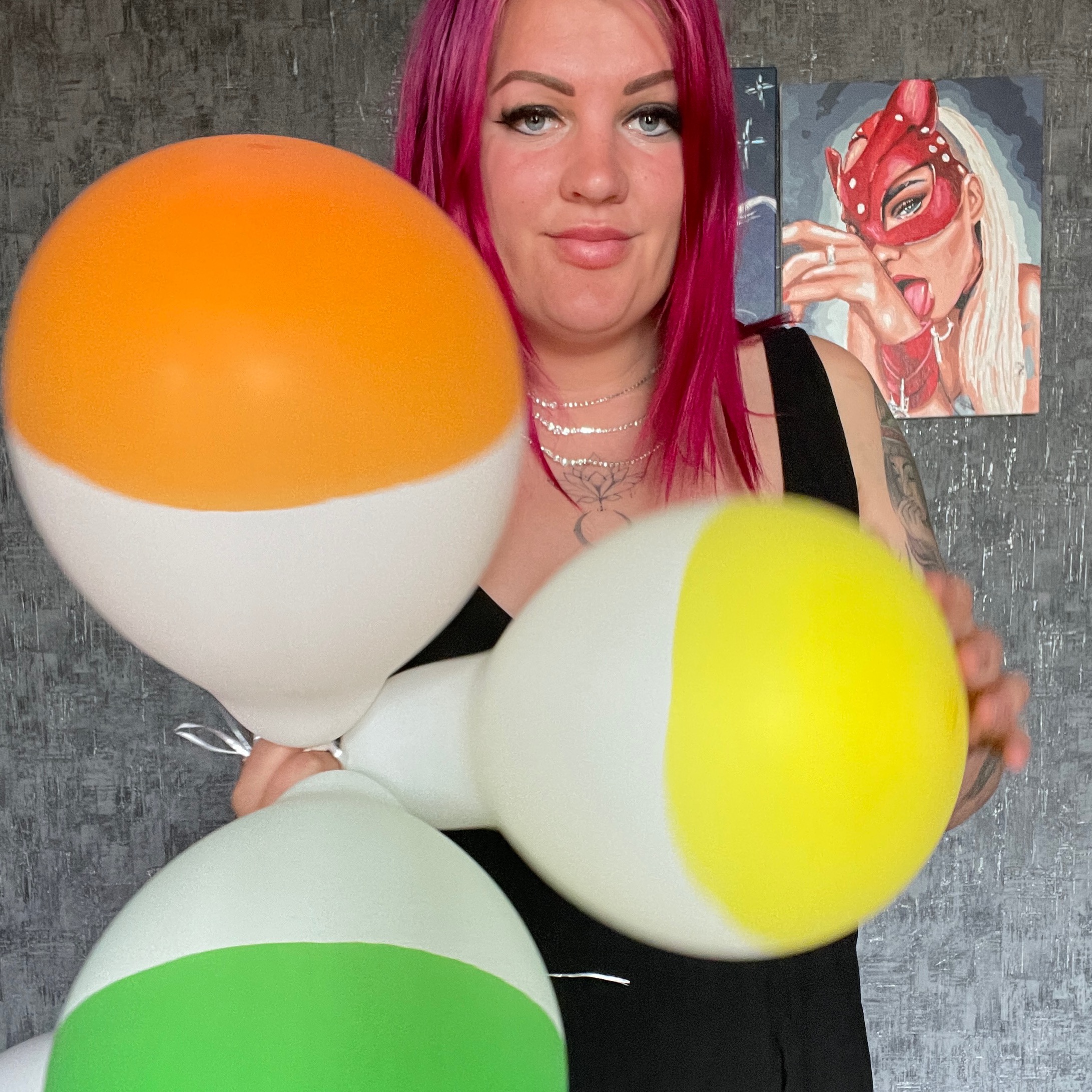 Queenofballoons Social Manyvids
