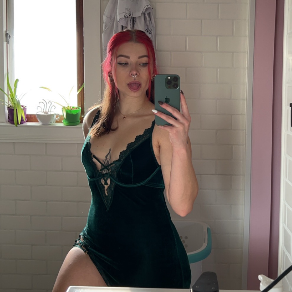 Queen Egirl27 Social Manyvids