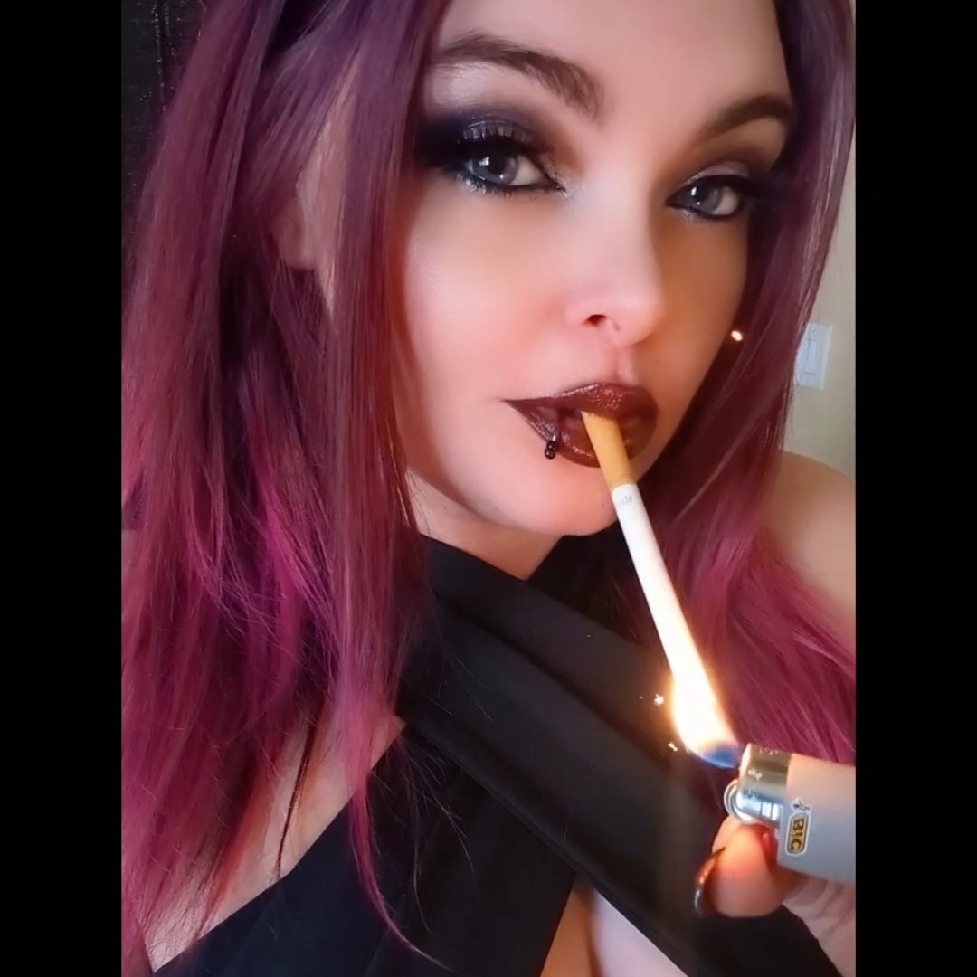 Smoking Vexys Profile Vids Pics And More Manyvids Manyvids