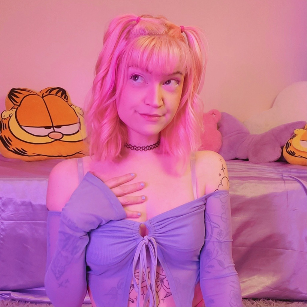 squeezypeach - Social - ManyVids