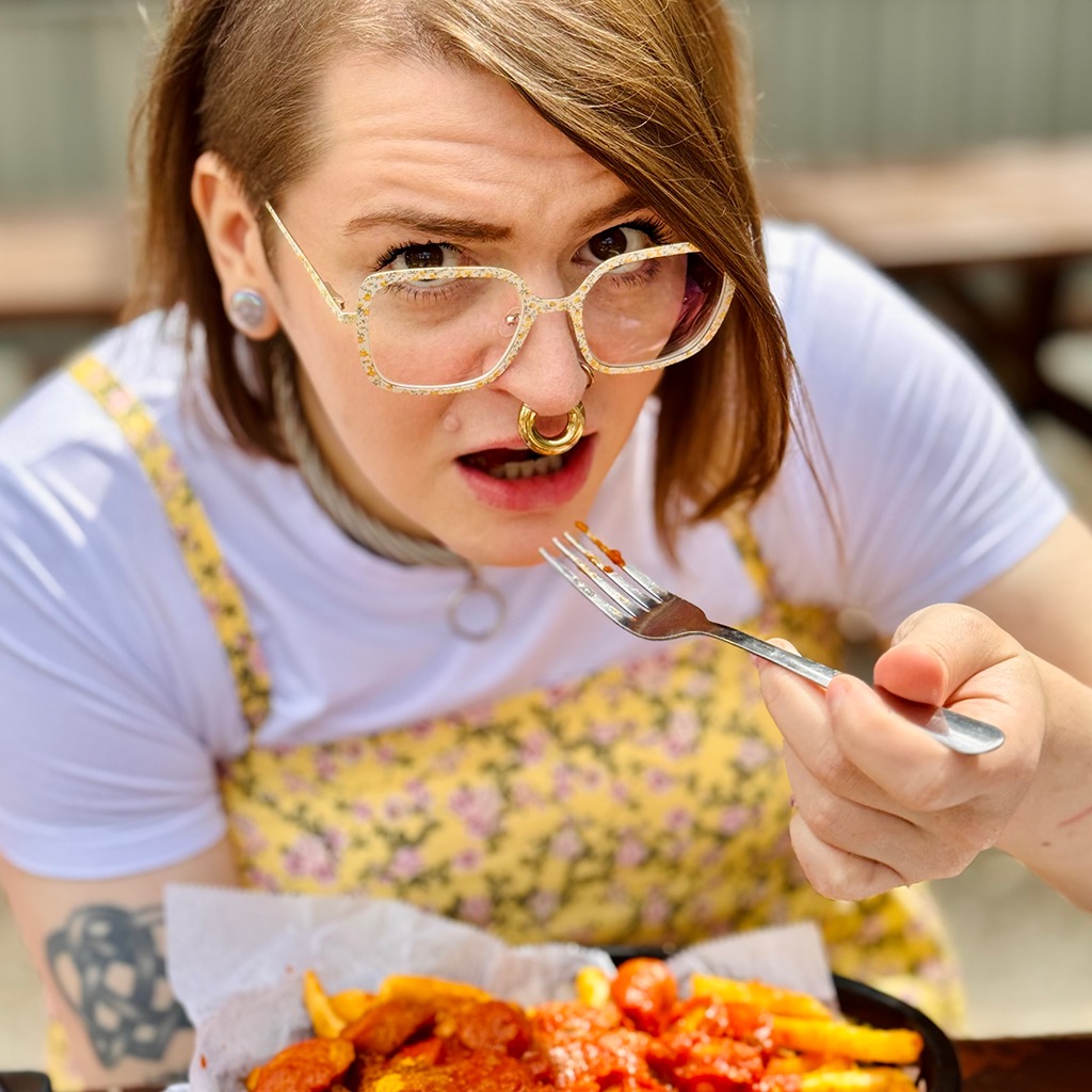 worthlessholes - Social - ManyVids